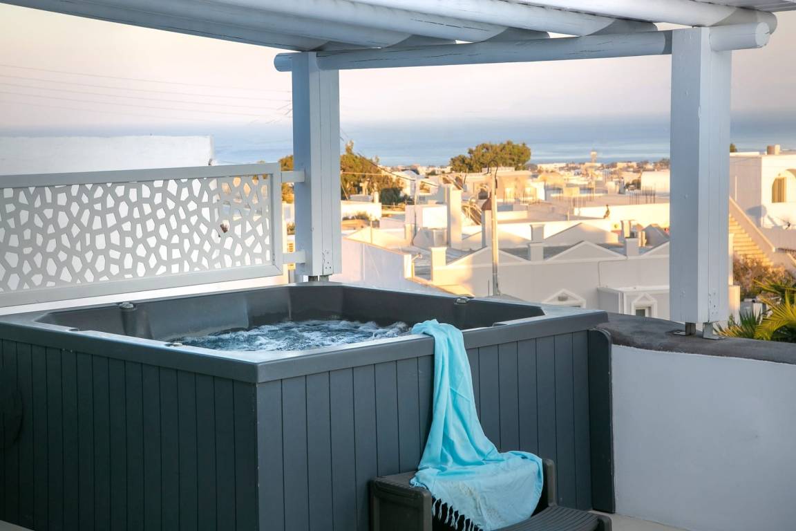 Villa ∙ 2 Bedrooms ∙ 5 Guests - Santorini