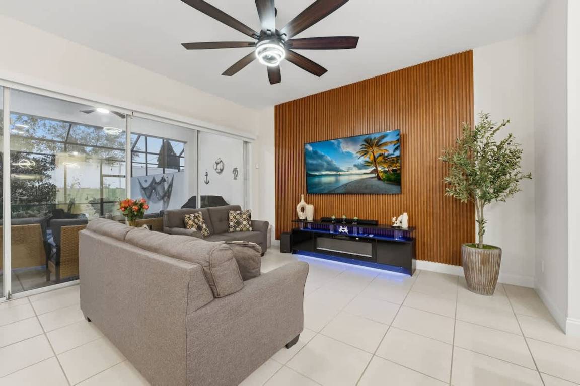 House ∙ 4 Bedrooms ∙ 12 Guests - Davenport, FL