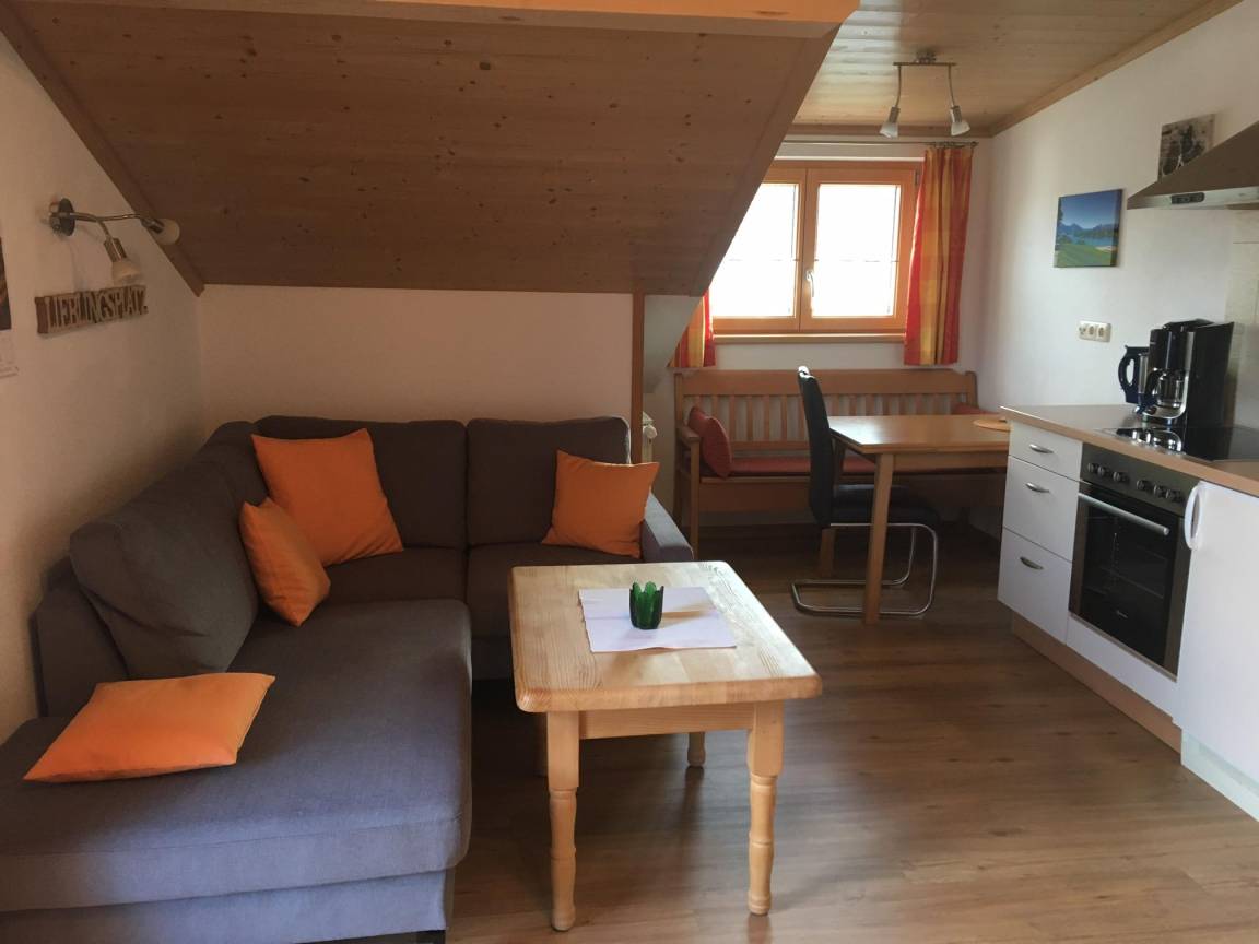 45 M² Ferienwohnung ∙ 1 Schlafzimmer ∙ 2 Gäste - Hopferau