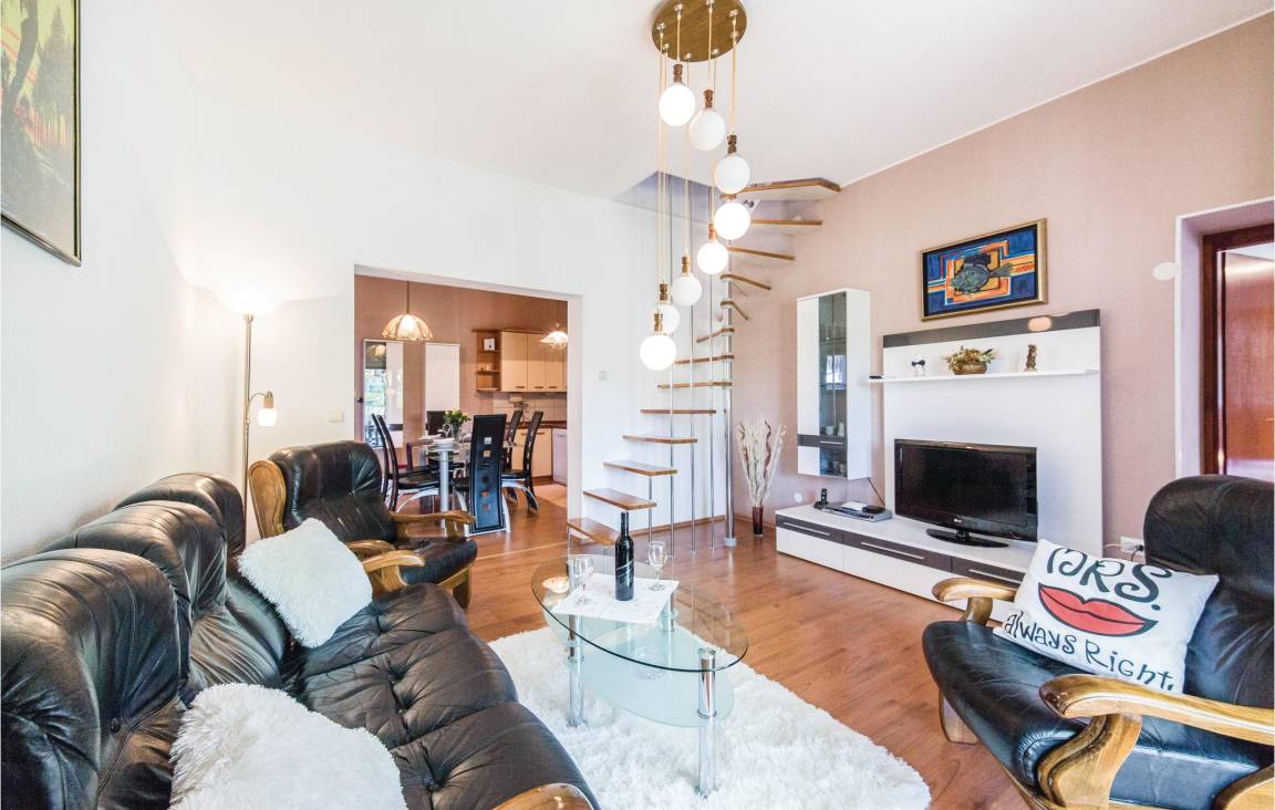 101 M² House ∙ 2 Bedrooms ∙ 4 Guests - Split