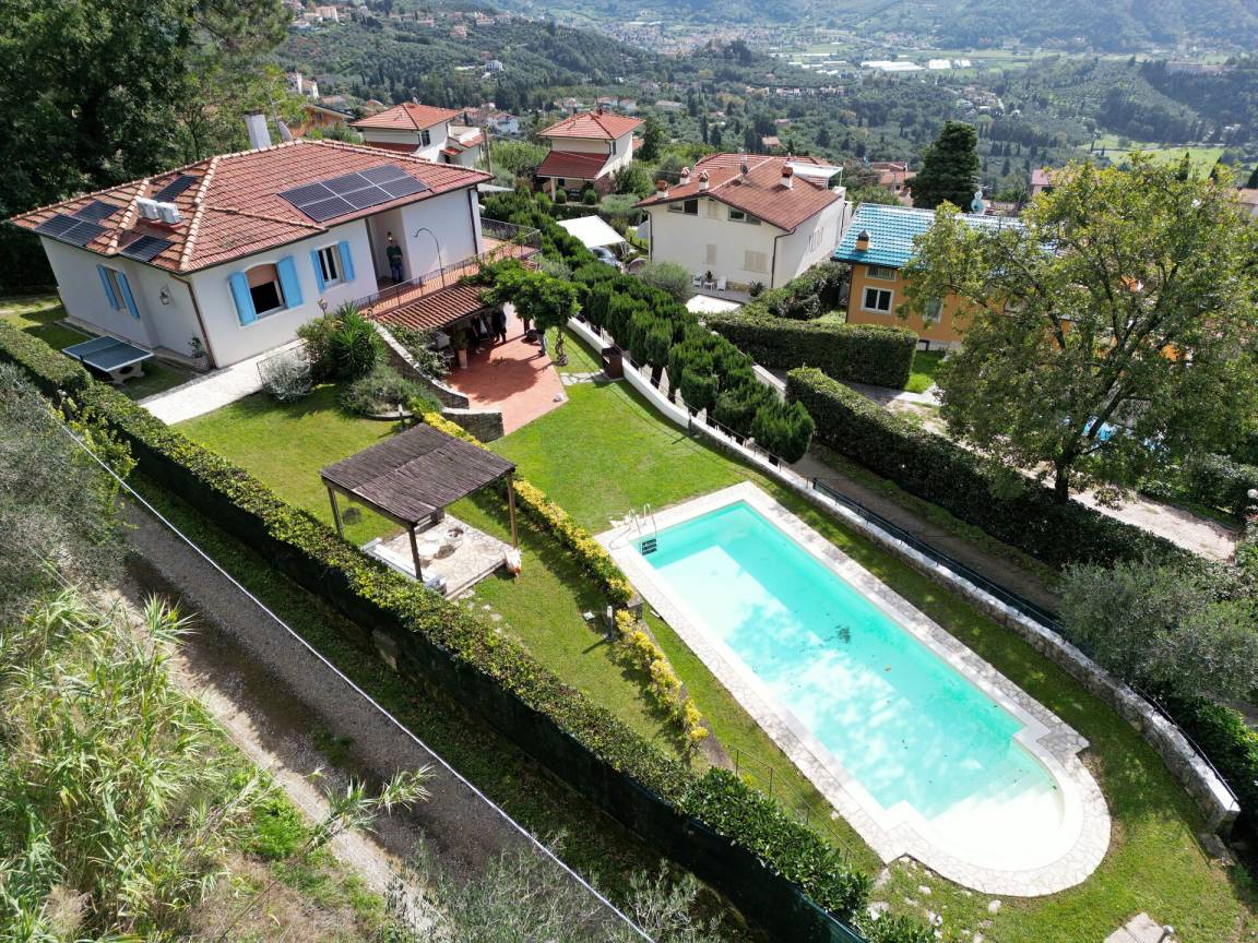 240 M² Villa ∙ 4 Bedrooms ∙ 8 Guests - Camaiore