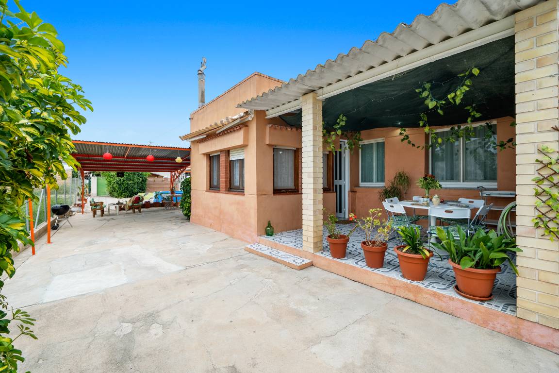100 M² House ∙ 3 Bedrooms ∙ 6 Guests - Deltebre