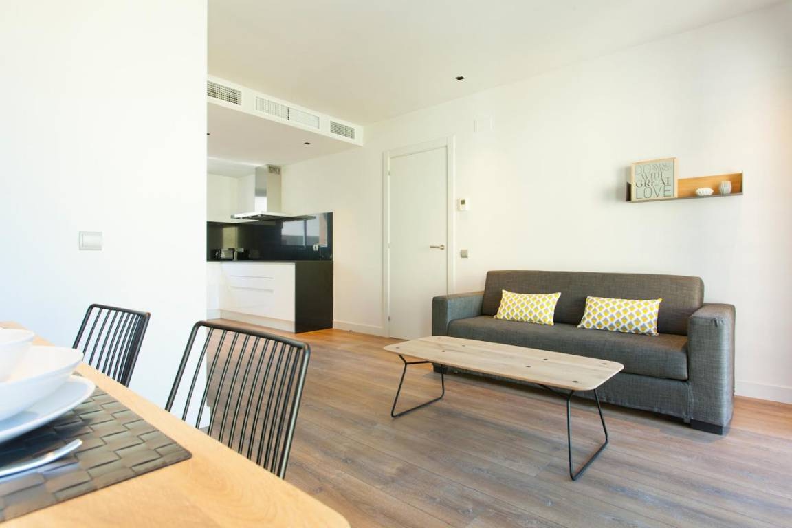 65 M² Apartamento ∙ 2 Habitaciones ∙ 4 Huéspedes - Barberà del Vallès