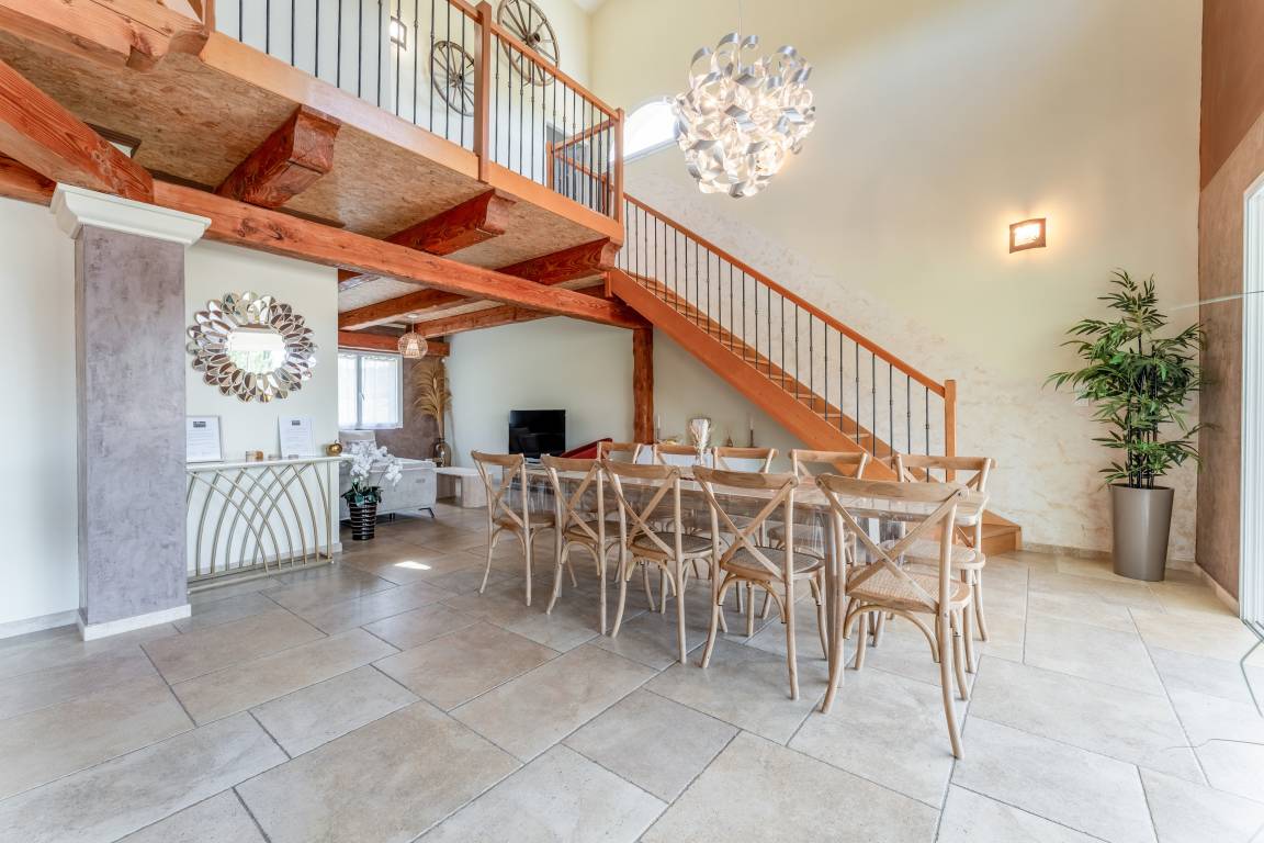 240 M² Villa ∙ 5 Chambres ∙ 14 Personnes - Mialet
