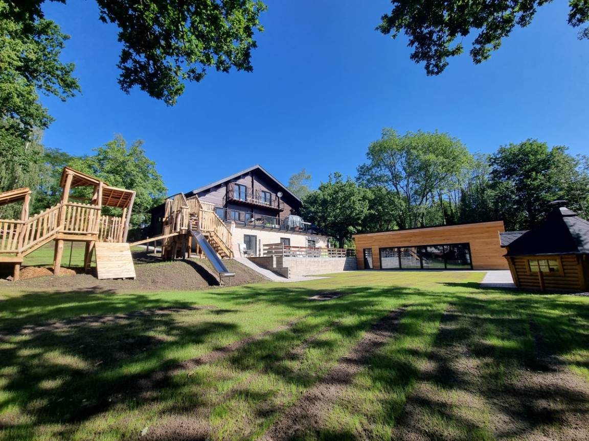 600 M² Maison De Vacances ∙ 7 Chambres ∙ 18 Personnes - Houyet
