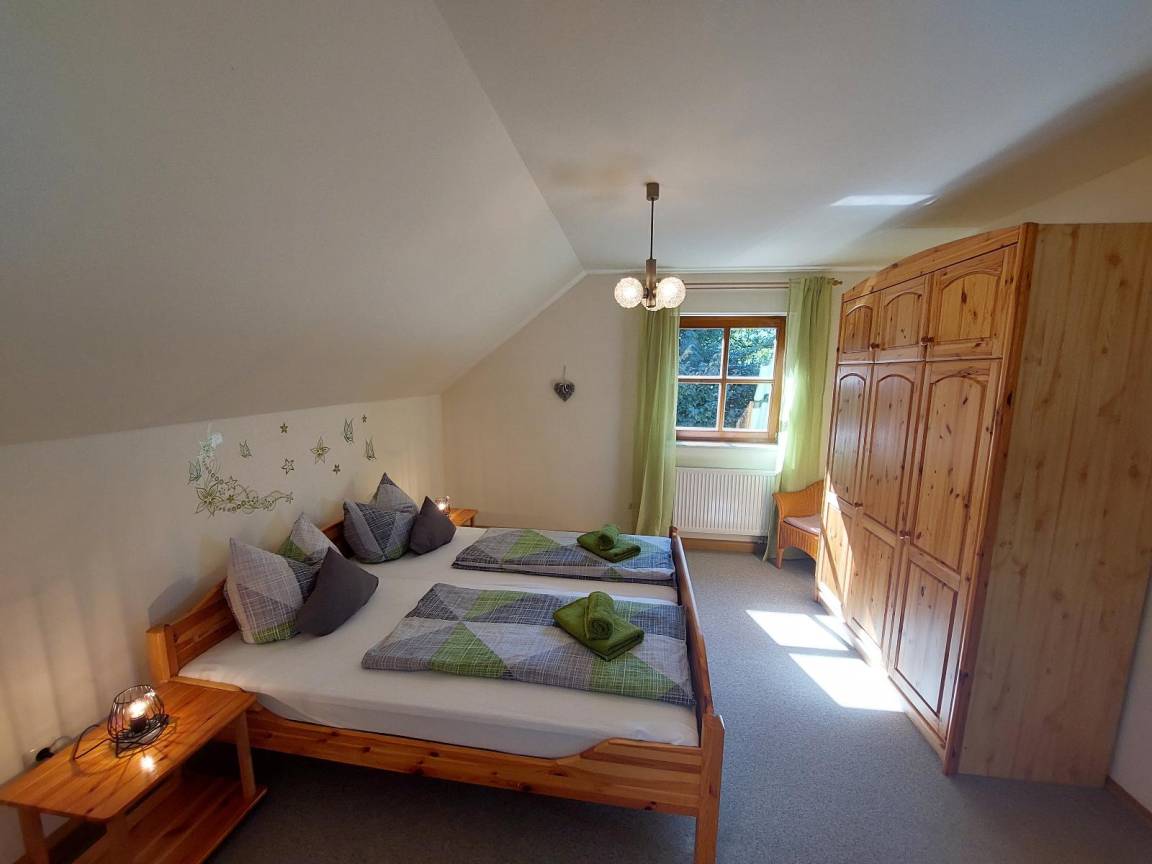 63 M² Ferienwohnung ∙ 1 Schlafzimmer ∙ 4 Gäste - Furth im Wald