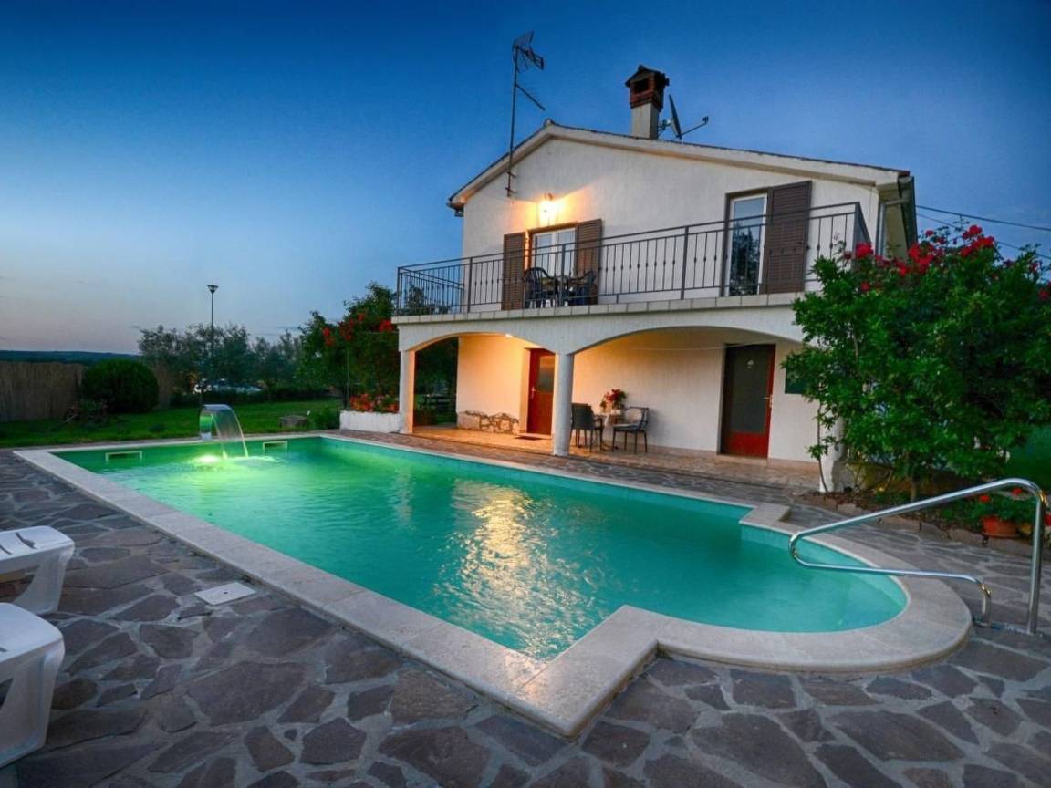 190 M² House ∙ 4 Bedrooms ∙ 6 Guests - Poreč
