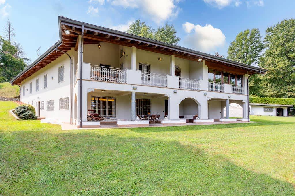 Villa ∙ 7 Bedrooms ∙ 14 Guests - Arona, Italy