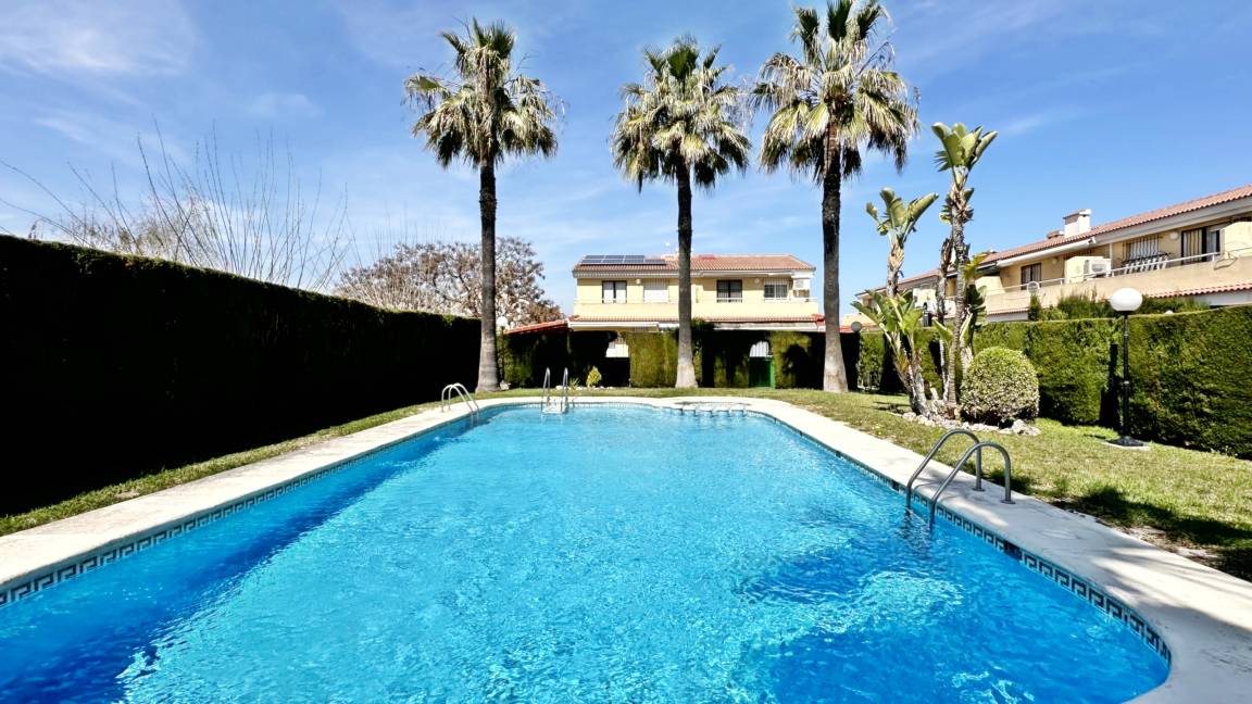 120 M² Bungalow ∙ 4 Schlafzimmer ∙ 8 Gäste - Guardamar