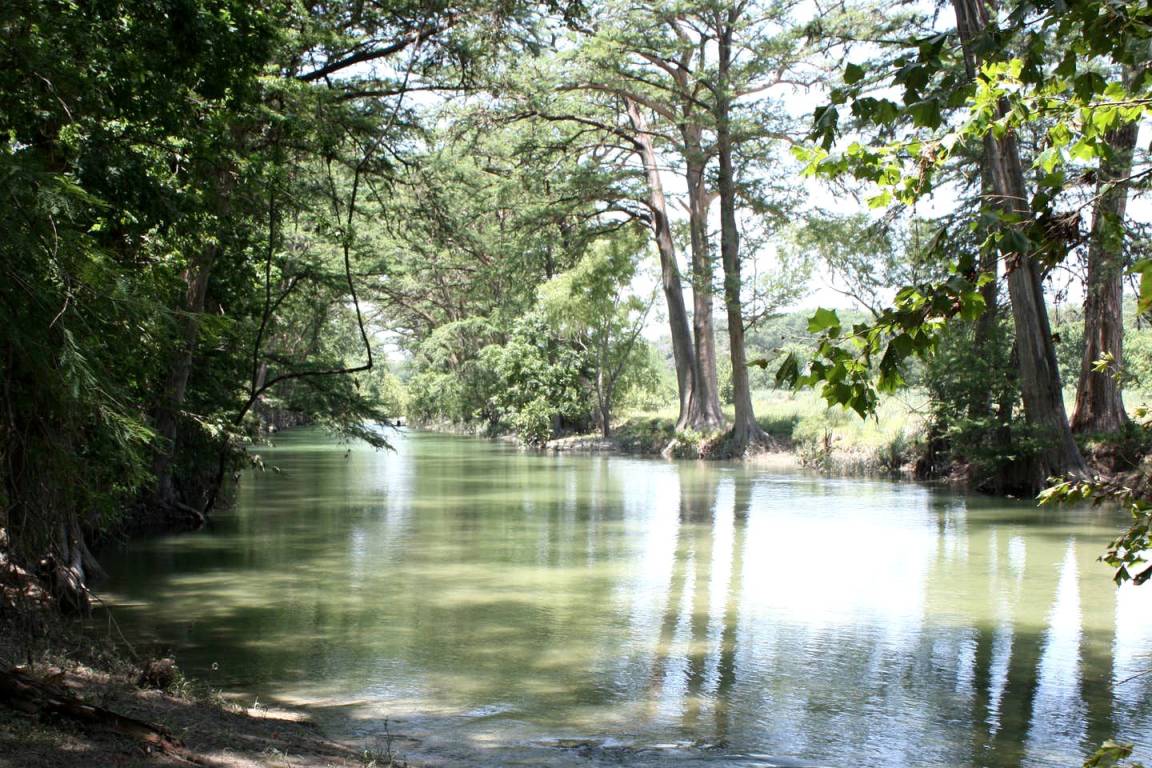 House ∙ 2 Bedrooms ∙ 12 Guests - Bandera, TX