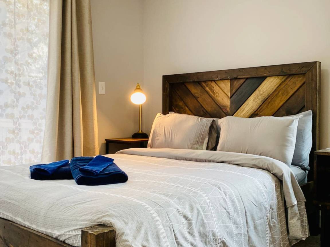 189 M² House ∙ 4 Bedrooms ∙ 11 Guests - Bristol, CT