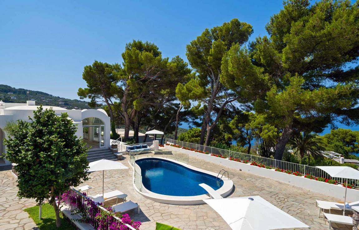 340 M² Villa ∙ 4 Bedrooms ∙ 8 Guests - Anacapri