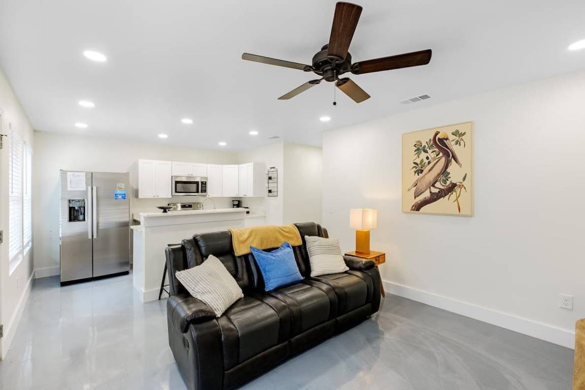 House ∙ 2 Bedrooms ∙ 4 Guests - Biloxi, MS