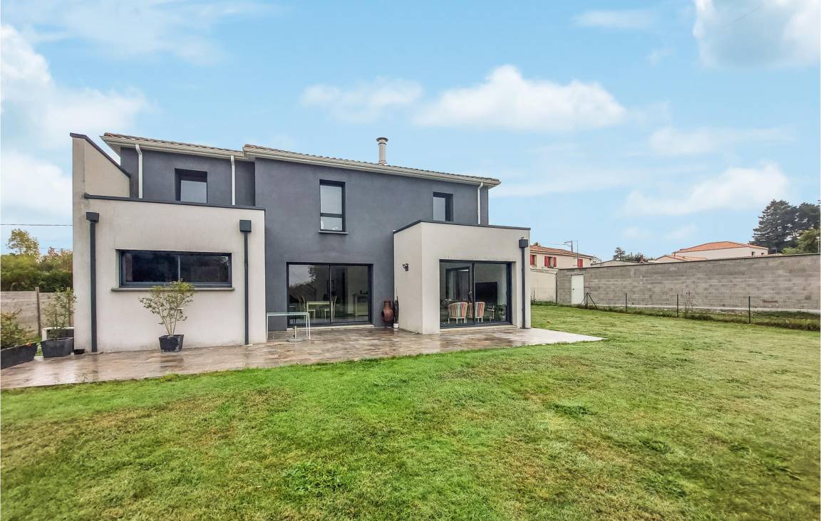 152 M² Maison De Vacances ∙ 3 Chambres ∙ 6 Personnes - Basse-Goulaine