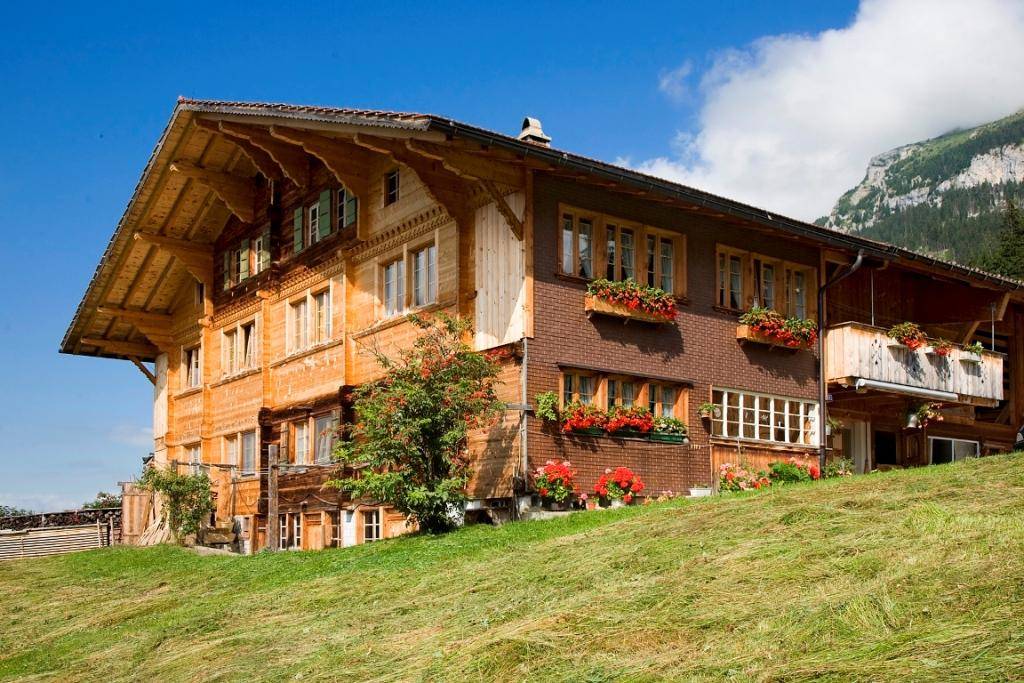 110 M² Ferienwohnung ∙ 4 Schlafzimmer ∙ 11 Gäste - Frutigen