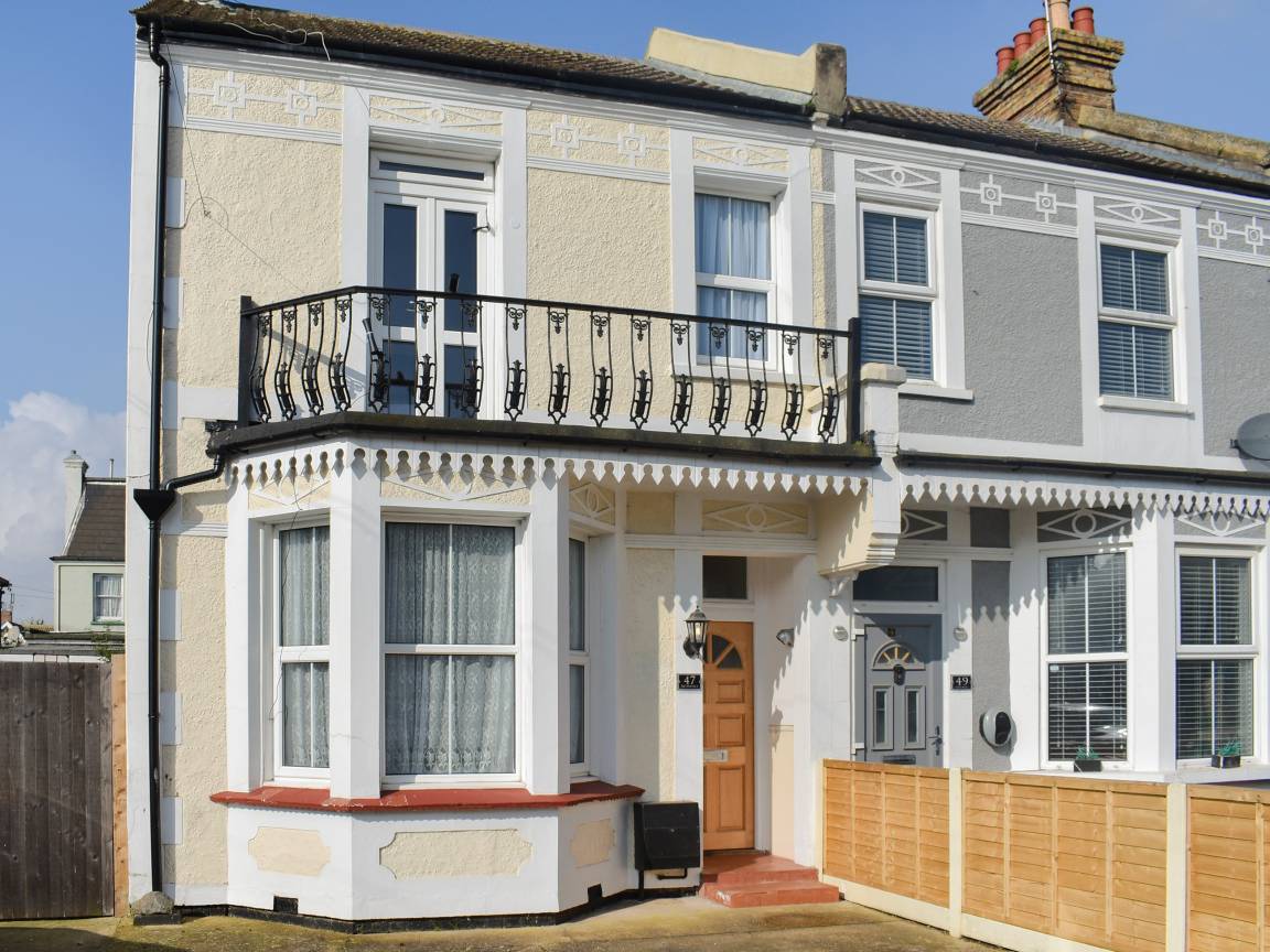 Cottage ∙ 6 Bedrooms ∙ 12 Guests - Clacton-on-Sea