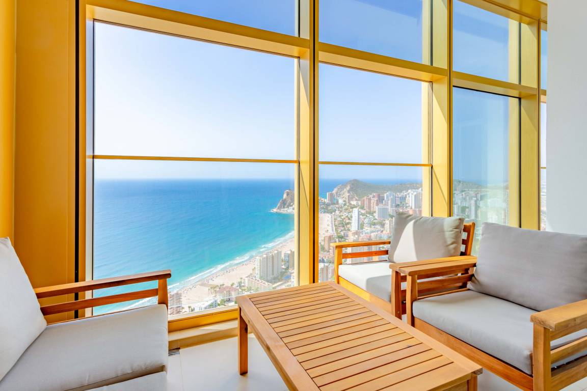 75 M² Apartamento ∙ 2 Habitaciones ∙ 5 Huéspedes - Benidorm