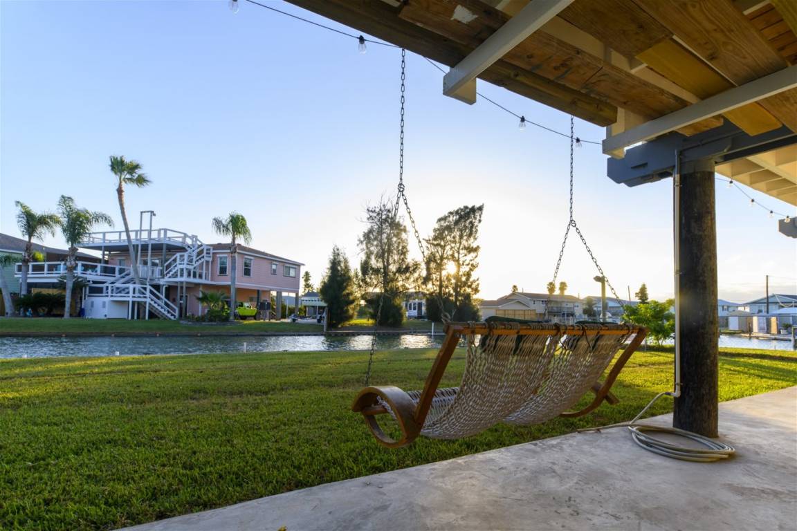 93 M² House ∙ 2 Bedrooms ∙ 7 Guests - Bayside, TX