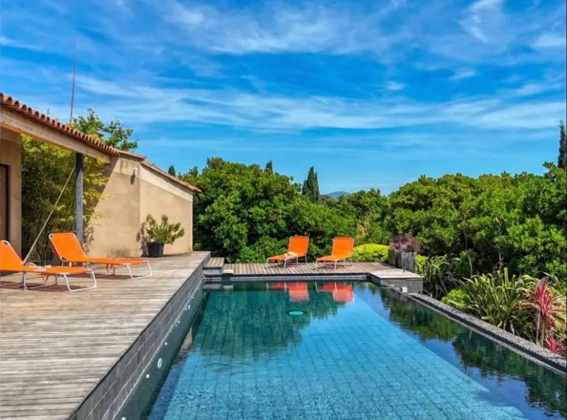 230 M² Maison De Vacances ∙ 4 Chambres ∙ 8 Personnes - Le Castellet