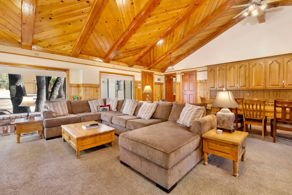 274 M² Cabin ∙ 5 Bedrooms ∙ 15 Guests - Big Bear, CA