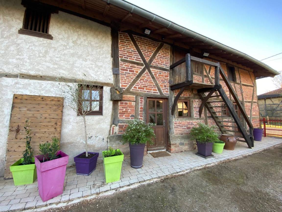 150 M² Gîte ∙ 4 Chambres ∙ 9 Personnes - Montrevel-en-Bresse