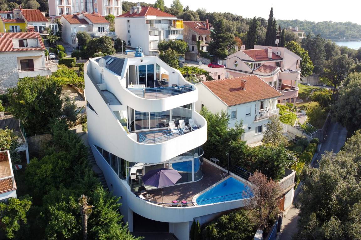 400 M² Villa ∙ 5 Bedrooms ∙ 11 Guests - Pula