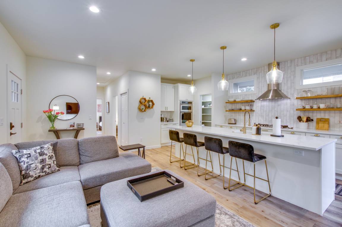83 M² House ∙ 2 Bedrooms ∙ 4 Guests - Kirkland