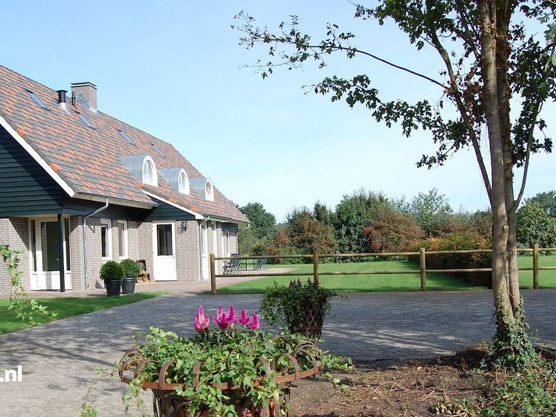 Huis ∙ 12 Slaapkamers ∙ 26 Gasten - Gemert