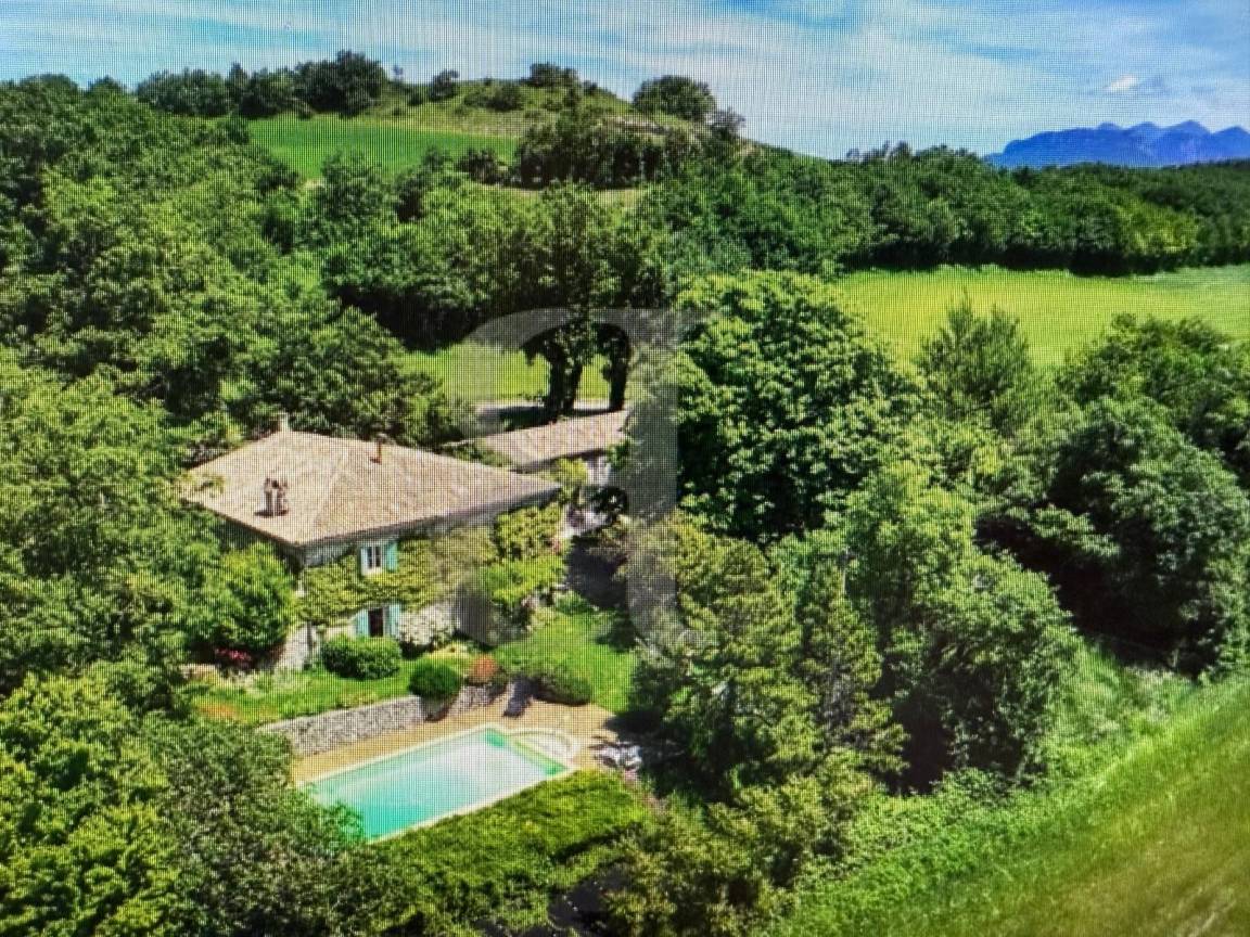 295 M² House ∙ 6 Bedrooms ∙ 12 Guests - Crest