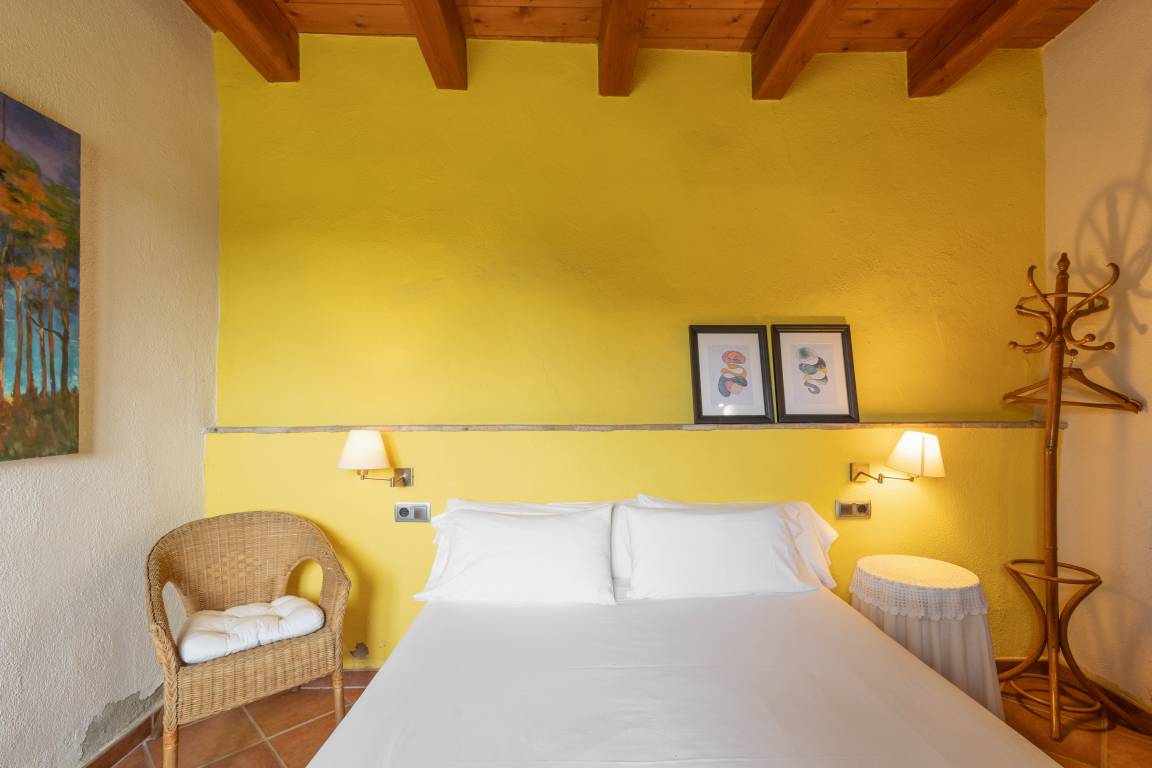 160 M² House ∙ 7 Bedrooms ∙ 15 Guests - Gironella