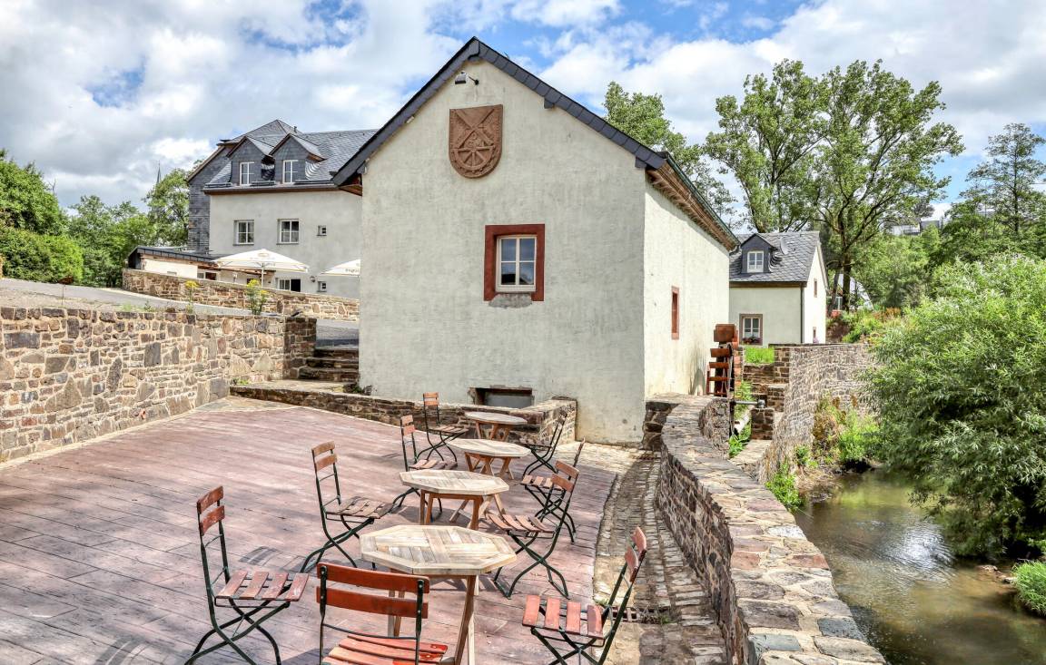 270 M² Ferienhaus ∙ 9 Schlafzimmer ∙ 18 Gäste - Burg-Reuland