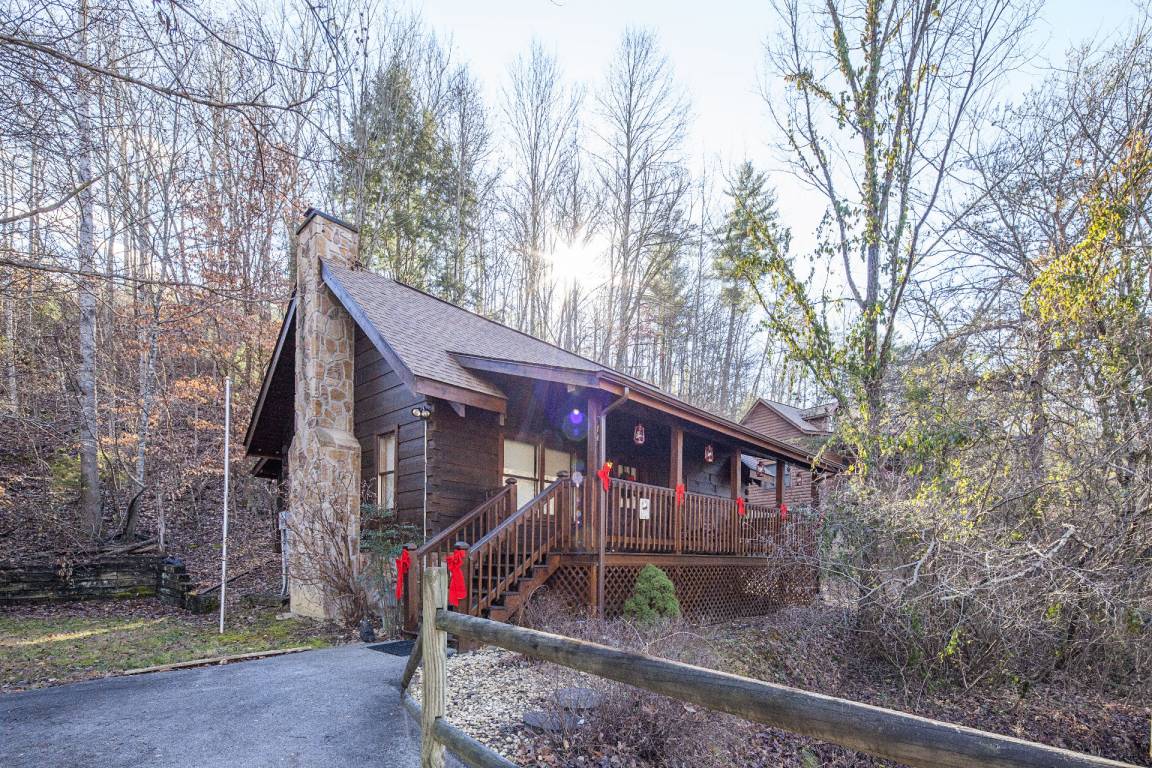 Cabin ∙ 1 Bedroom ∙ 4 Guests - Pigeon Forge, TN