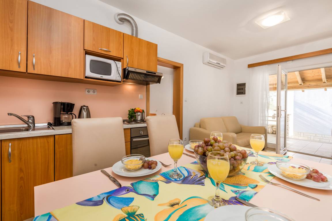 60 M² Casa ∙ 2 Habitaciones ∙ 6 Huéspedes - Rab