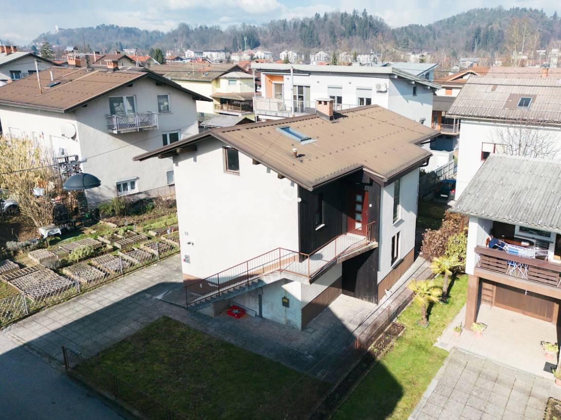 240 M² House ∙ 5 Bedrooms ∙ 18 Guests - Ljubljana