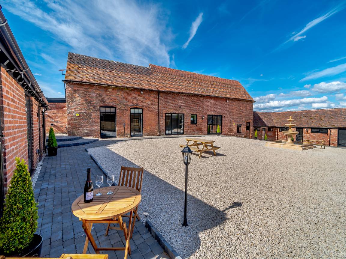 Cottage ∙ 4 Bedrooms ∙ 8 Guests - Leicestershire