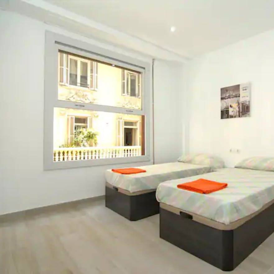 100 M² Apartment ∙ 2 Bedrooms ∙ 6 Guests - Valencia