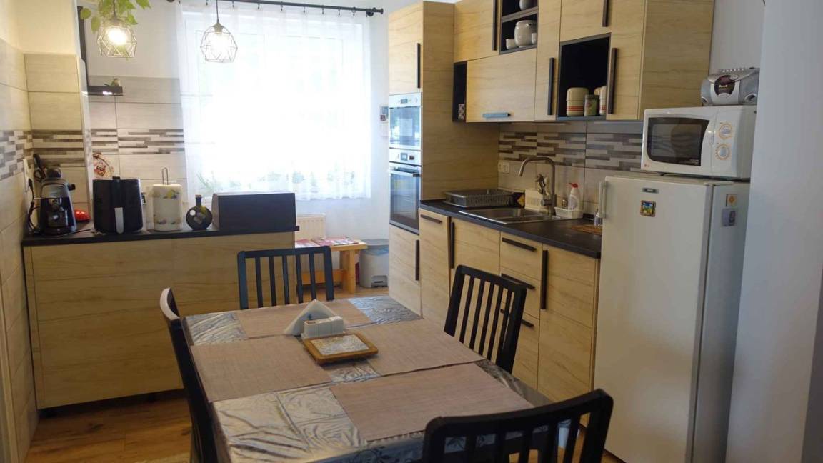 82 M² Ferienhaus ∙ 2 Schlafzimmer ∙ 4 Gäste - Csopak