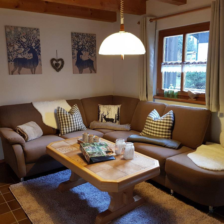 94 M² Ferienhaus ∙ 2 Schlafzimmer ∙ 4 Gäste - Bischofsmais
