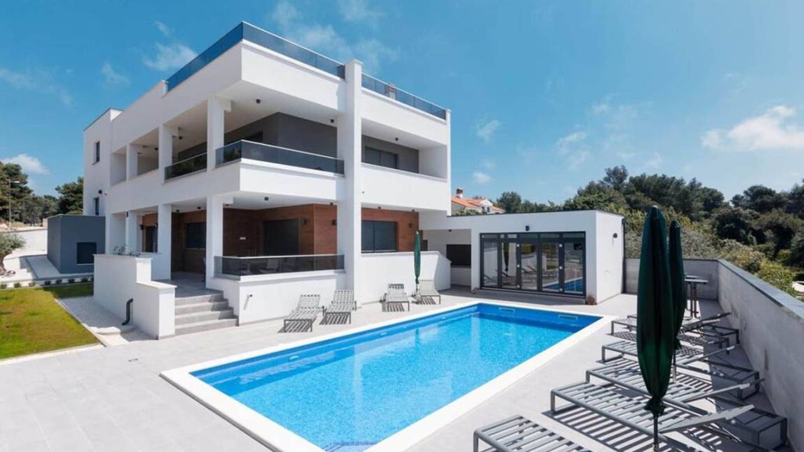 300 M² Ferienwohnung ∙ 5 Schlafzimmer ∙ 10 Gäste - Ližnjan
