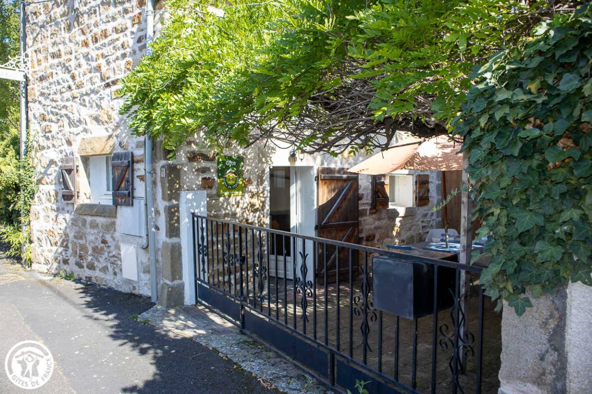 57 M² Gîte ∙ 1 Chambre ∙ 2 Personnes - Auvergne