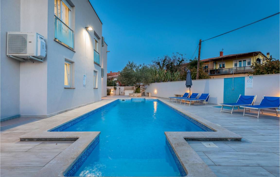 300 M² Maison De Vacances ∙ 8 Chambres ∙ 16 Personnes - Umag