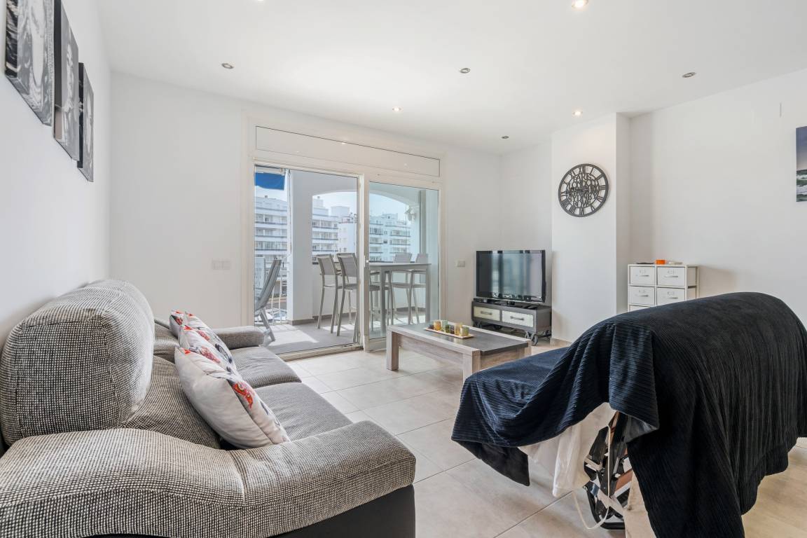 90 M² Apartment ∙ 2 Bedrooms ∙ 5 Guests - Empuriabrava