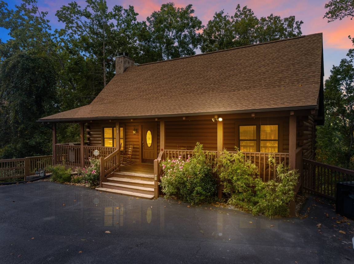 Cabin ∙ 6 Bedrooms ∙ 24 Guests - Pigeon Forge, TN