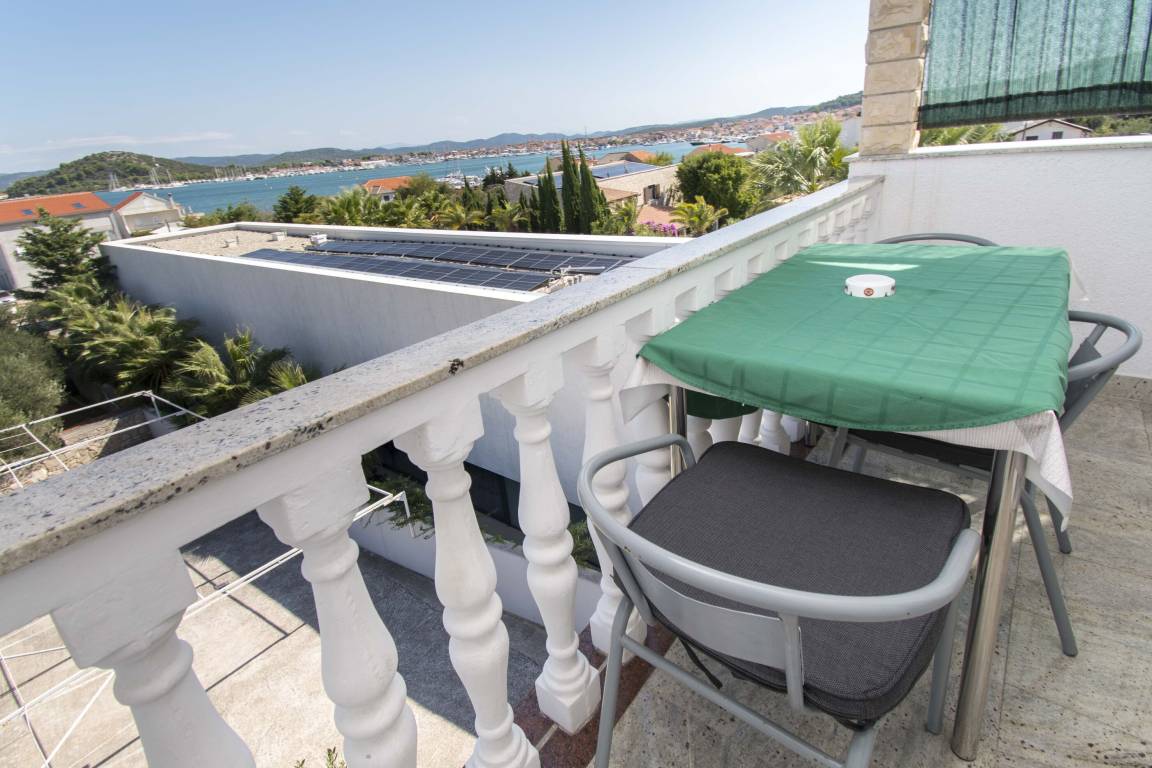 70 M² Apartment ∙ 2 Bedrooms ∙ 5 Guests - Murter