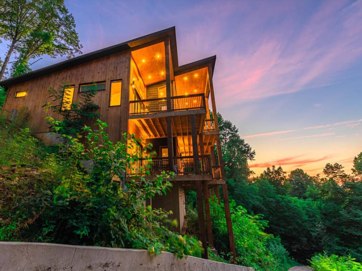 321 M² Cabin ∙ 5 Bedrooms ∙ 12 Guests - Blue Ridge, GA