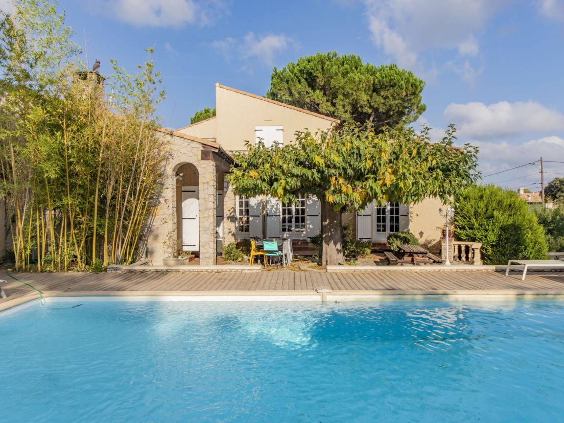 250 M² Maison De Vacances ∙ 5 Chambres ∙ 10 Personnes - Maison Carrée