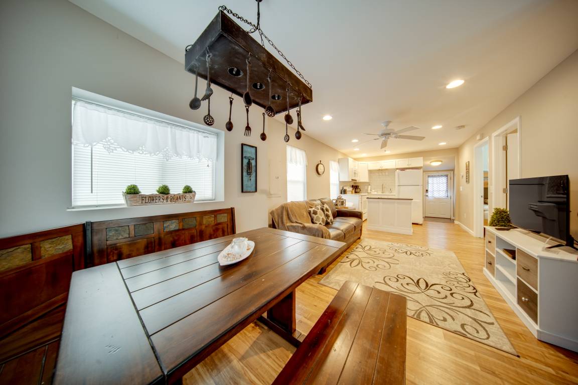 60 M² House ∙ 2 Bedrooms ∙ 5 Guests - Geneva-on-the-Lake, OH