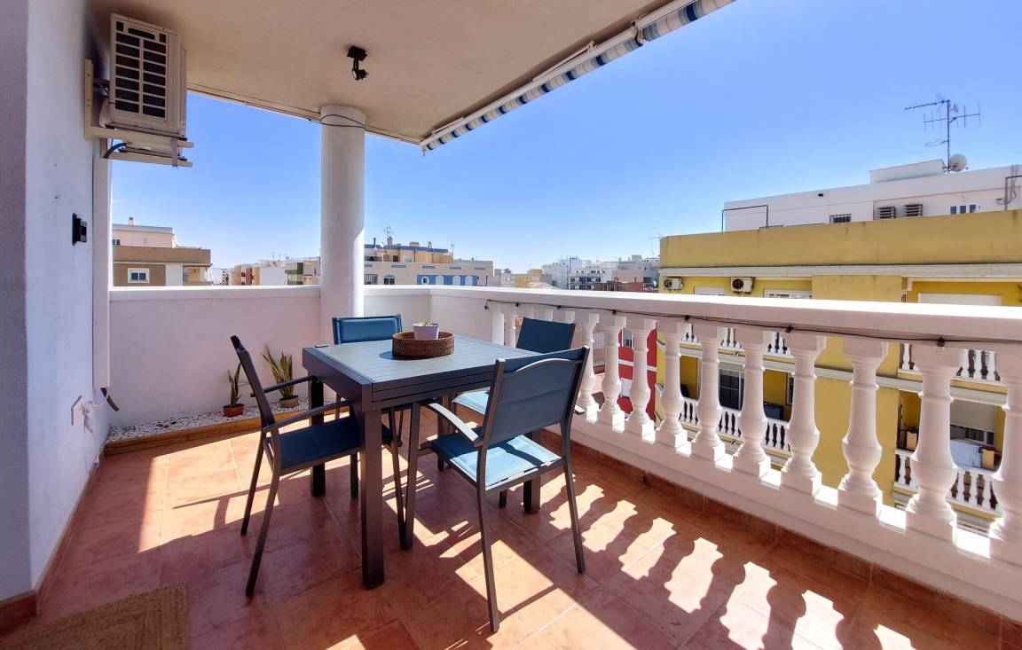 75 M² Apartamento ∙ 2 Habitaciones ∙ 5 Huéspedes - Nules