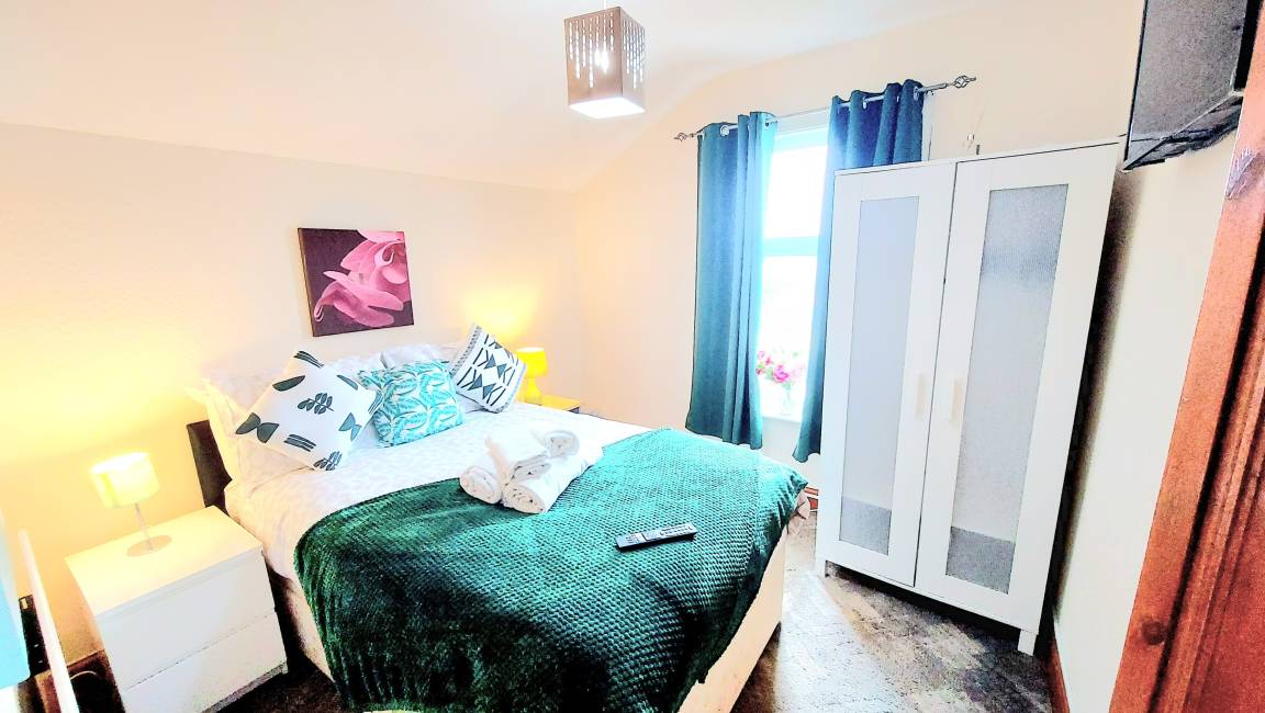 110 M² House ∙ 4 Bedrooms ∙ 8 Guests - Chatham