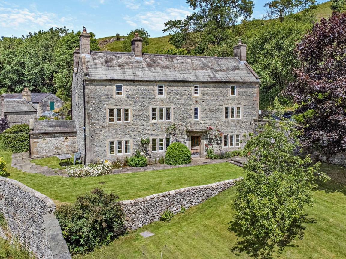 Cottage ∙ 6 Bedrooms ∙ 12 Guests - Derbyshire
